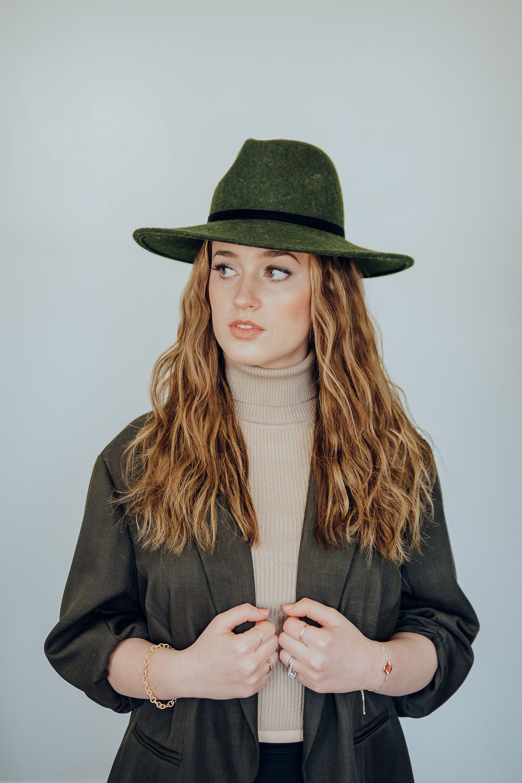 23" Bronde Wavy Hat Wig – The Hustle Wig